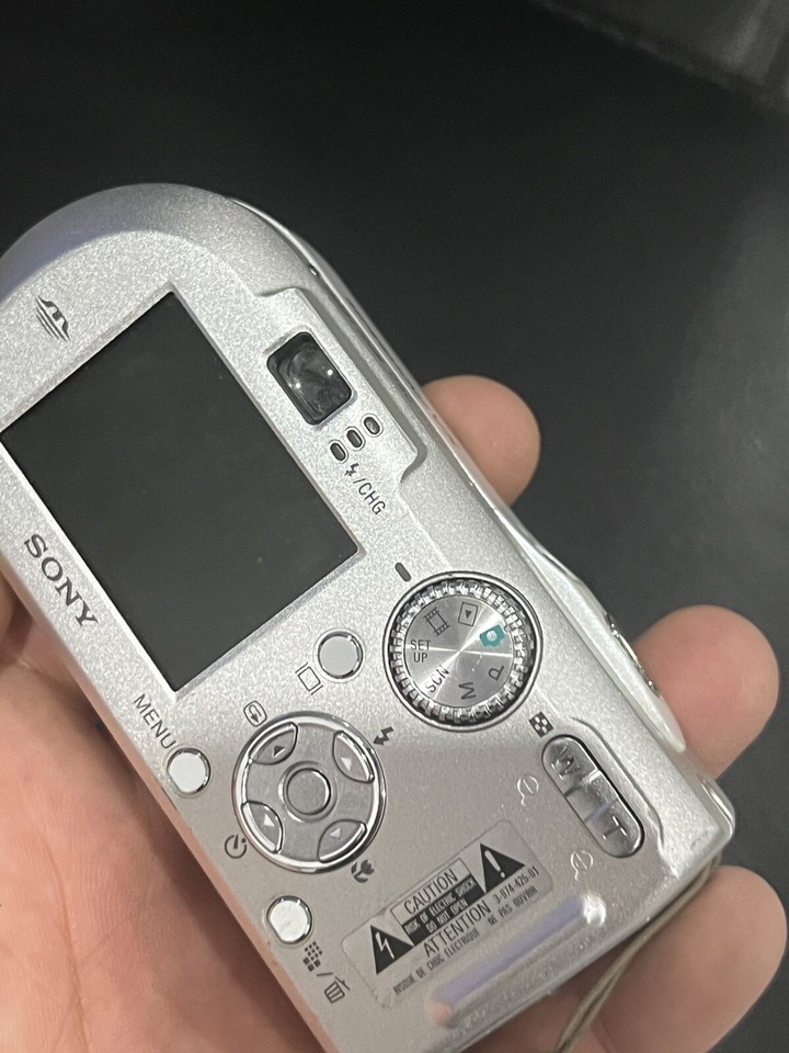 Sony Cybershot DSC-P100 5.1 MP Digital Camera & Memory Stick, Battery ...