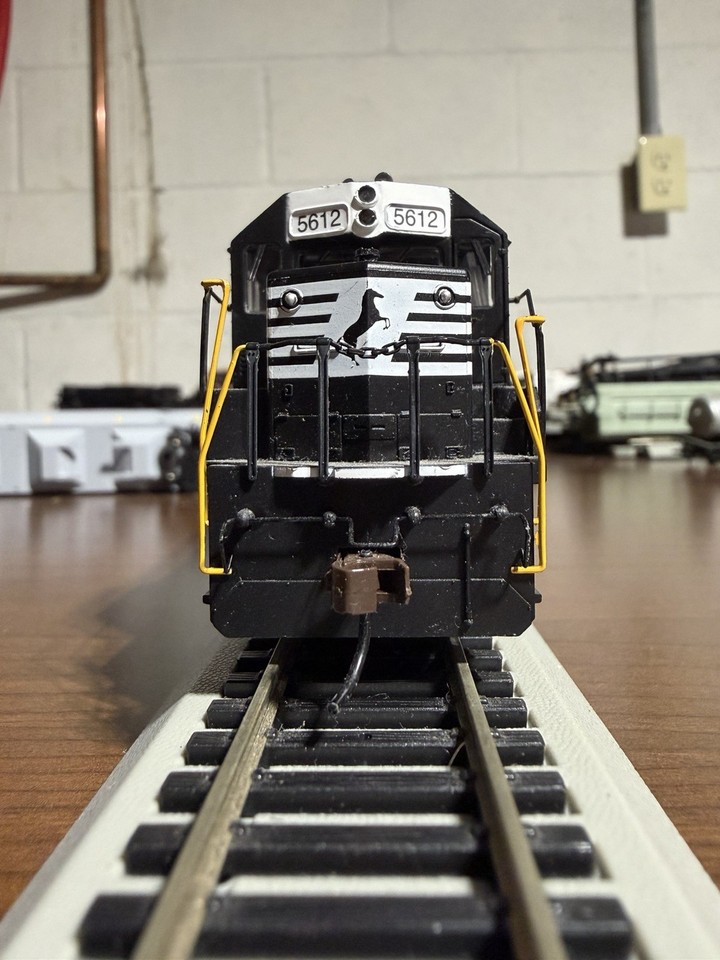 HO-Scale Norfolk Southern GP38-2 (Not Working/Needs Fixed) | eBay