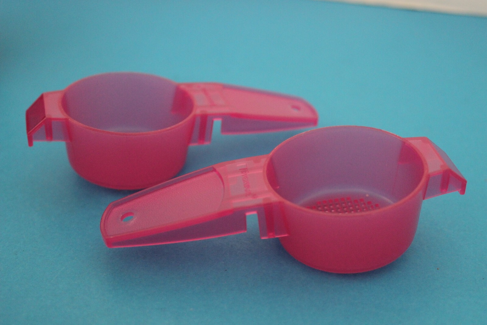 Tupperware 2 Mini STRAINERS Colanders SIFTERS~Gadgets~Tea leaves ...
