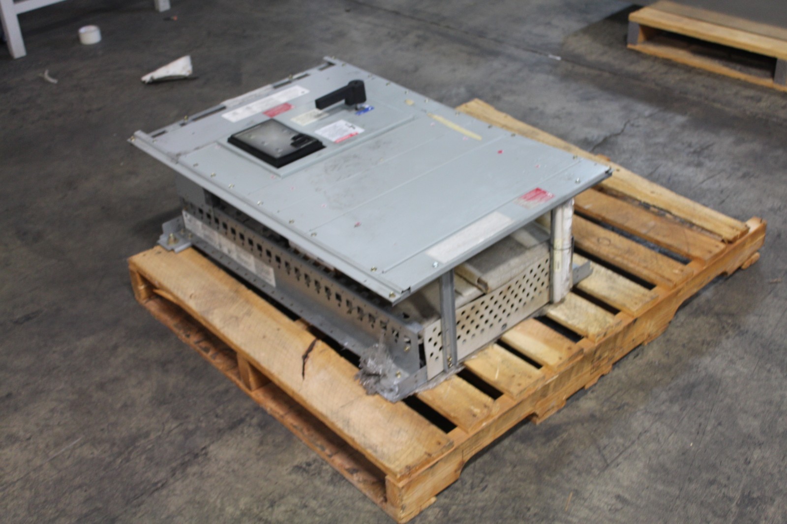 GE Spectra Series Power Panelboard 600A, 3Ph, APNB Bolt-On 600A Main | eBay