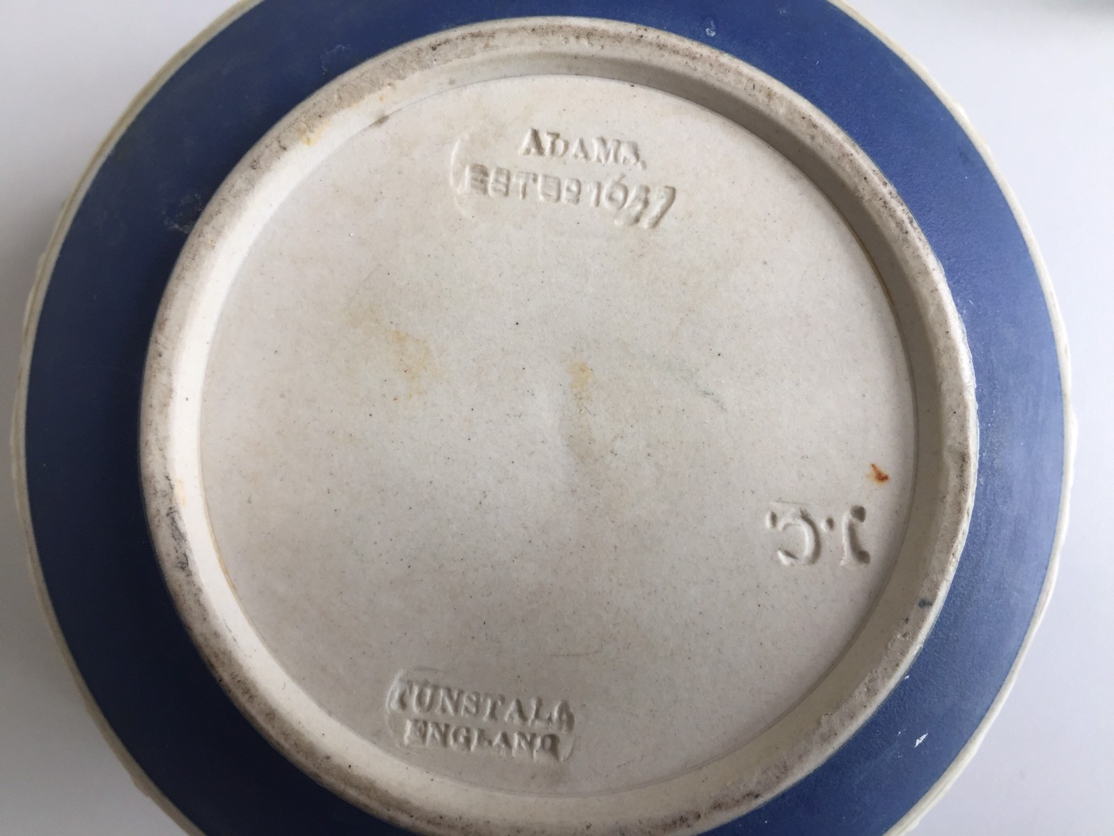 ADAMS ESTBD 1657 TUNSTALL ENGLAND ANTIQUE BLUE / WHITE JASPERWARE BUD ...