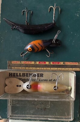 3 fishing lures 1 Bomber1 Hellbender 1 Helin U20 Flatfish Lure #4 | eBay