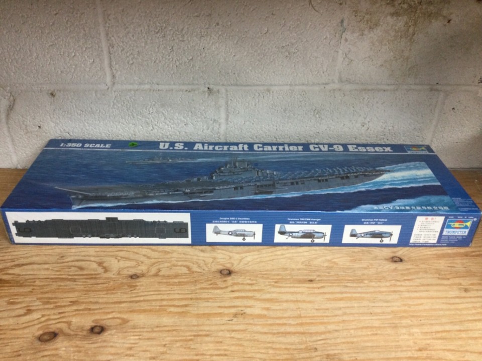 U.S. Aircraft Carrier CV-9 Essex Model Kit Trumpeter 1:350 Scale #5602 ...