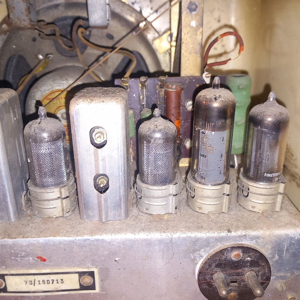 VINTAGE BUSH DAC90A VALVE RADIO. Bakelite Radio. Bush DAC90A Ivory ...