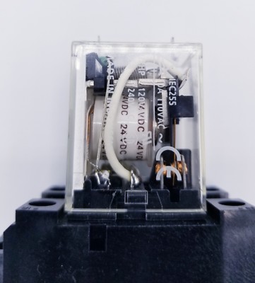 (LOT OF 4) OMRON FUSE UNIT LYN2 24VDC FUSES WITH BASE | eBay