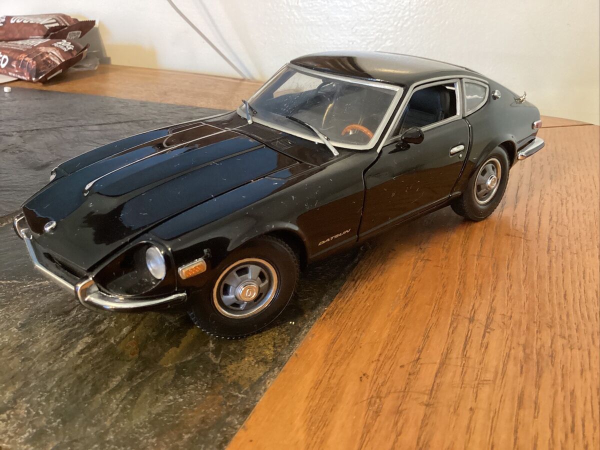 Sun Star Vintage 1972 datsun 240Z Black 1/18 Scale Model Die Sun Star Vintage 1972 datsun 240Z Black 1/18 Scale Model Die