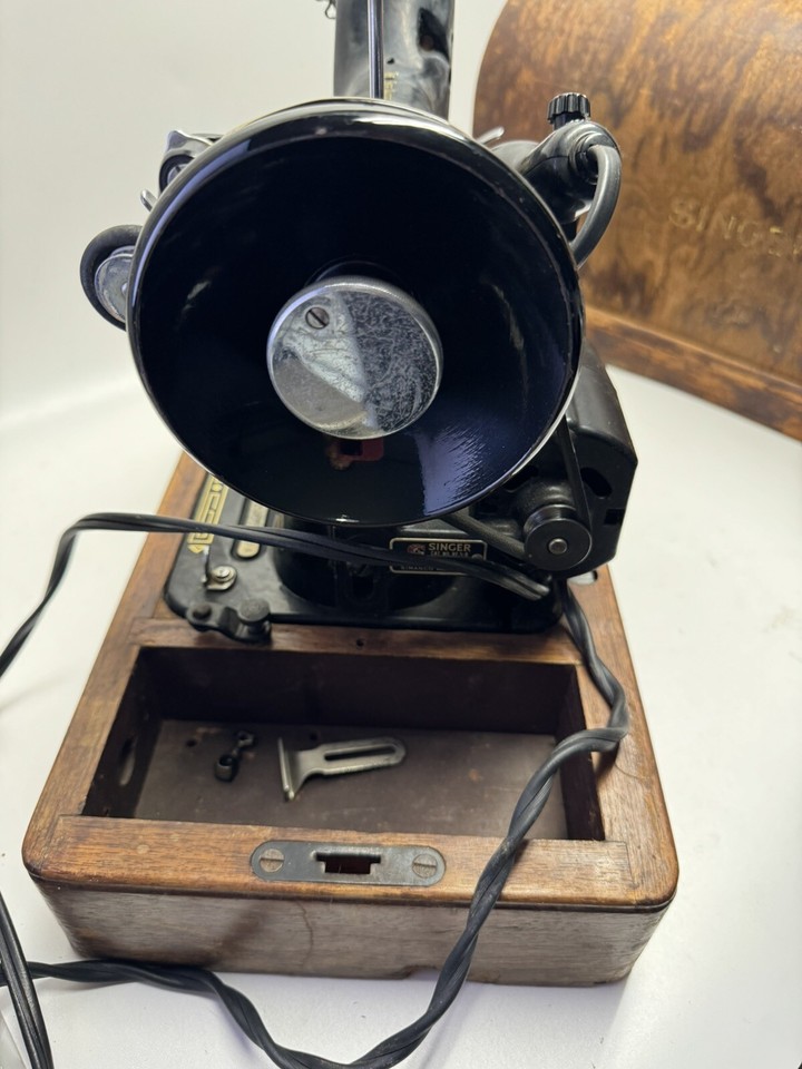 VINTAGE 1956 Singer 99K Electric Sewing Machine w original case TESTED ...