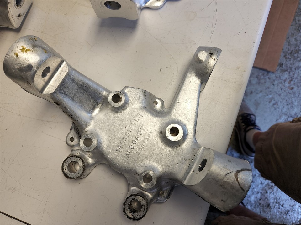 86 87 Corvette C4 FRONT Suspension Spindle Knuckle Left Driver 14093183 ...