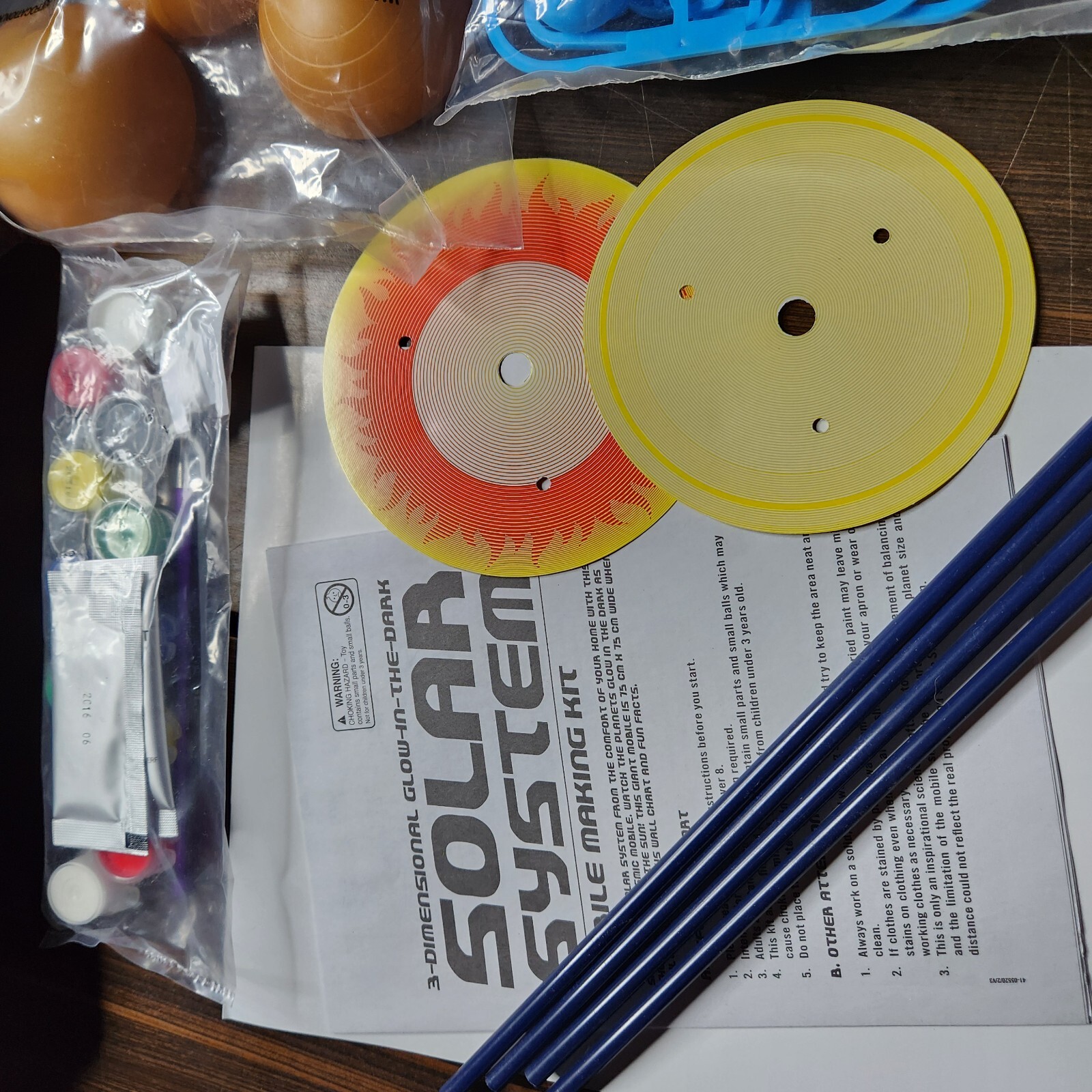 4M 3 Dimensional Glow in The Dark Solar System Mobile Making Kit for ...