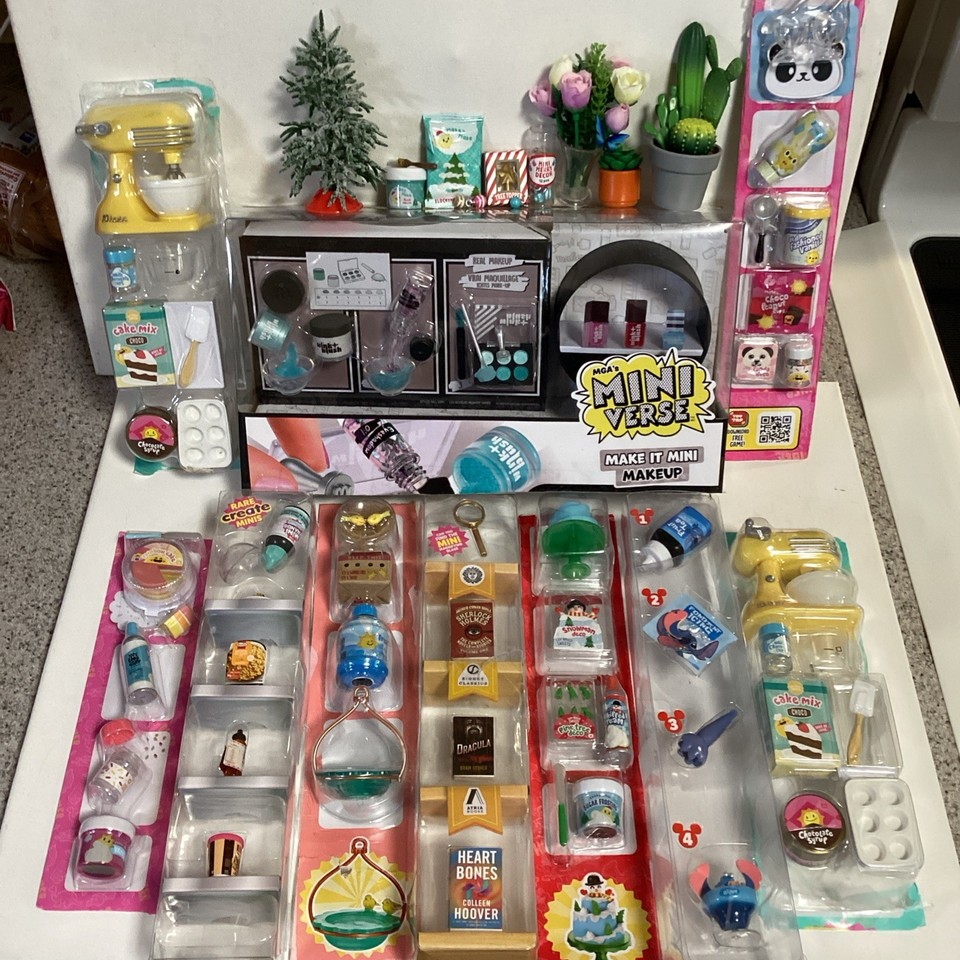 HUGE LOT MGA MiniVerse Make It Mini Brand Holiday Display Books Mixer ...