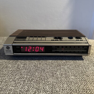 Vintage General Electric AM/FM Alarm Clock/Radio Model 7-4634B ...