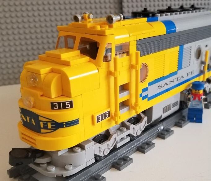Custom Train Santa Fe F7 Engine A & B Units Yellow PLEASE READ ITEM ...