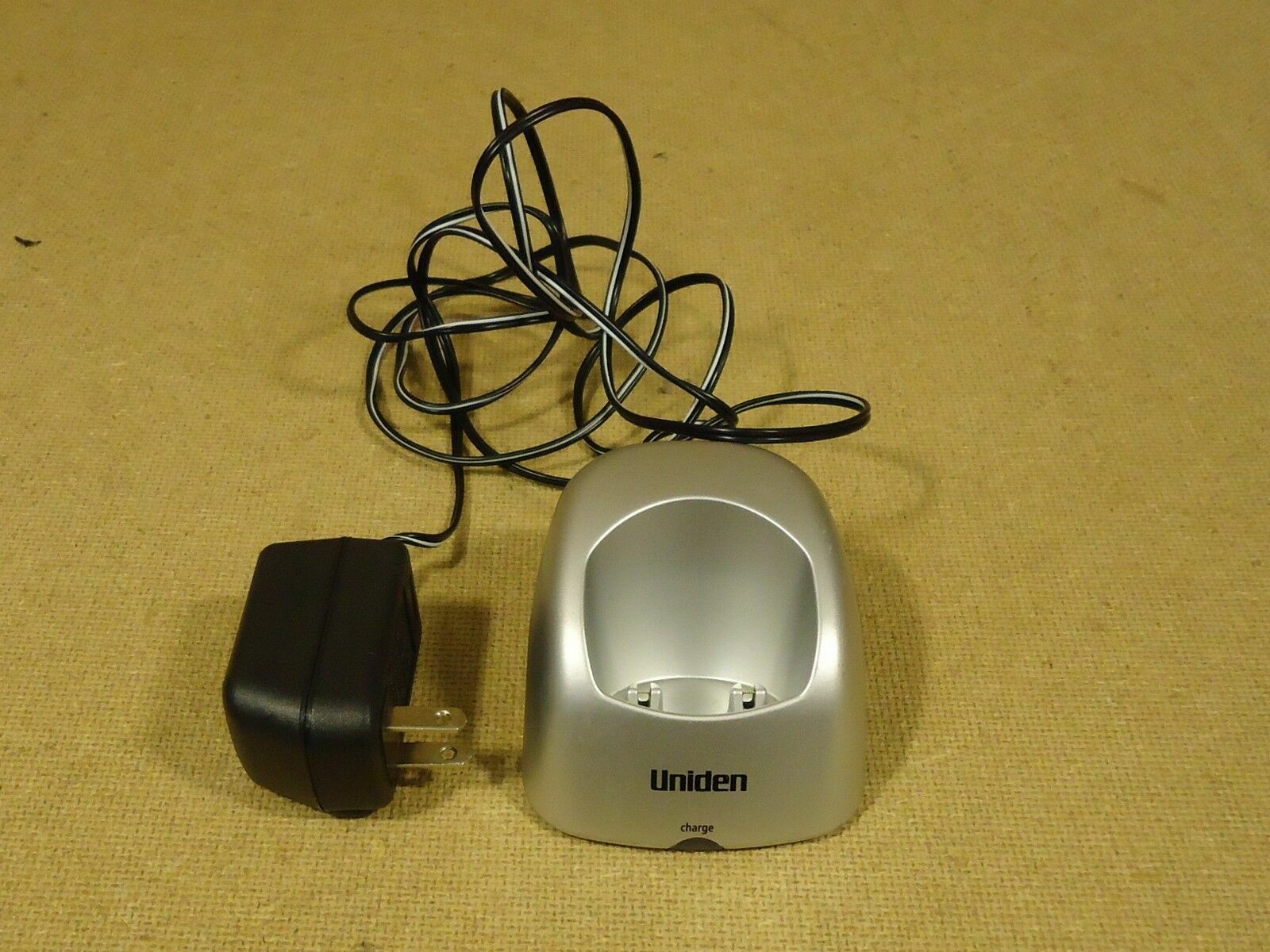 Uniden 2.4GHz. Cordless Handset Charging Cradle Silver/Black DCX700 | eBay