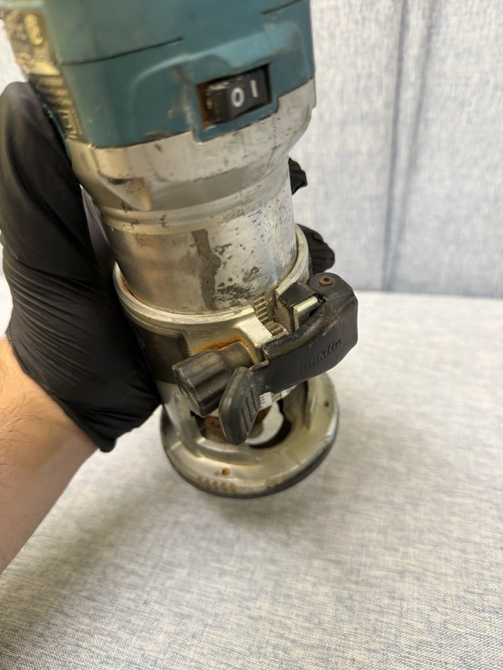 Makita RT0701C 6.5 Amp 1-1/4 HP Corded Fixed Base Variable Compact ...