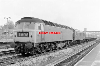 PHOTO CLASS 47 LOCO D1721 AT NEWBURY STATION DIVERTED BOAT TRAIN TO ...