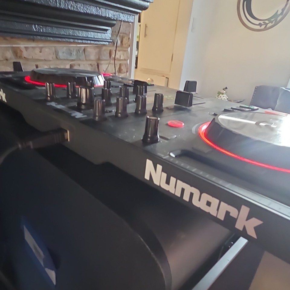 Numark MT3 Double Deck DJ Controller Illuminated Jog Wheels Mixer USB ...