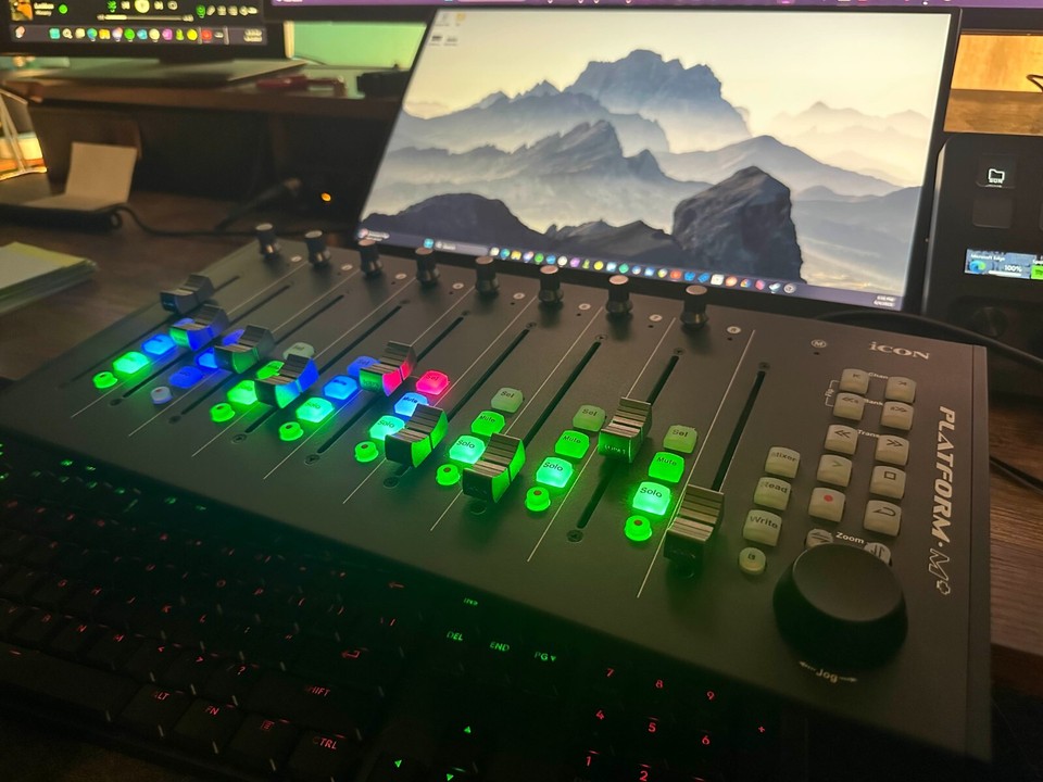 Icon Platform M+ Physical controller USB/MIDI control surface/motorized ...