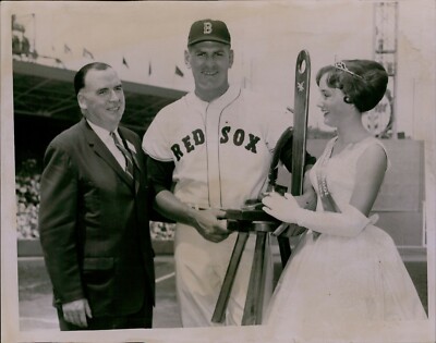 LG838 1963 Original Photo DICK RADATZ Boston Red Sox Baseball Relief ...