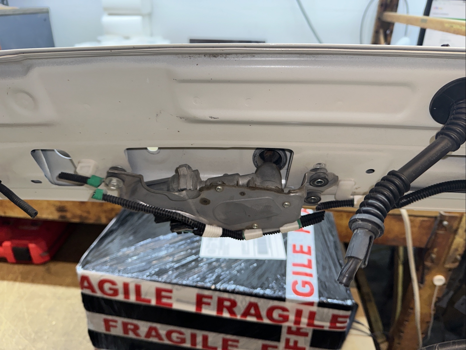 2011-2014 TOYOTA SIENNA LID/GATE ASSEMBLY WHITE MANUAL LIFT OEM W/BACK ...