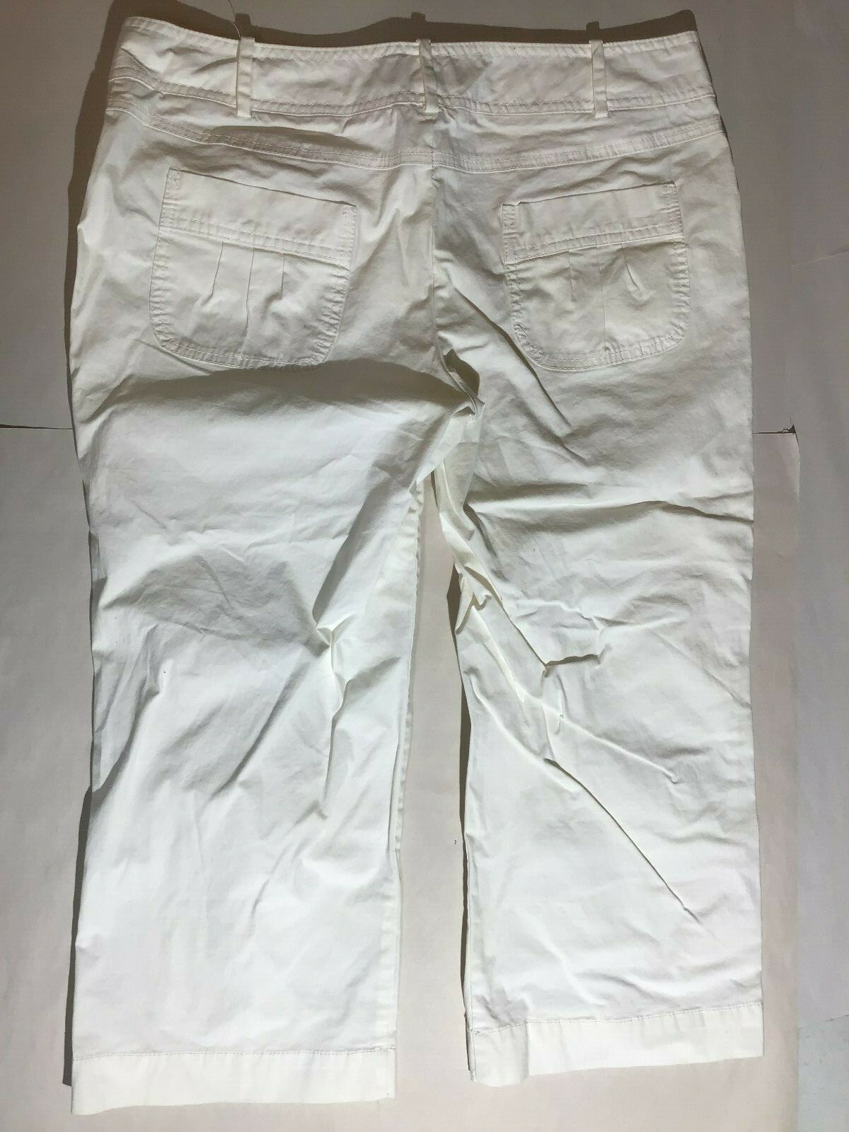 Mossimo Women's White Capris Size 8 **Great front pockets** | eBay
