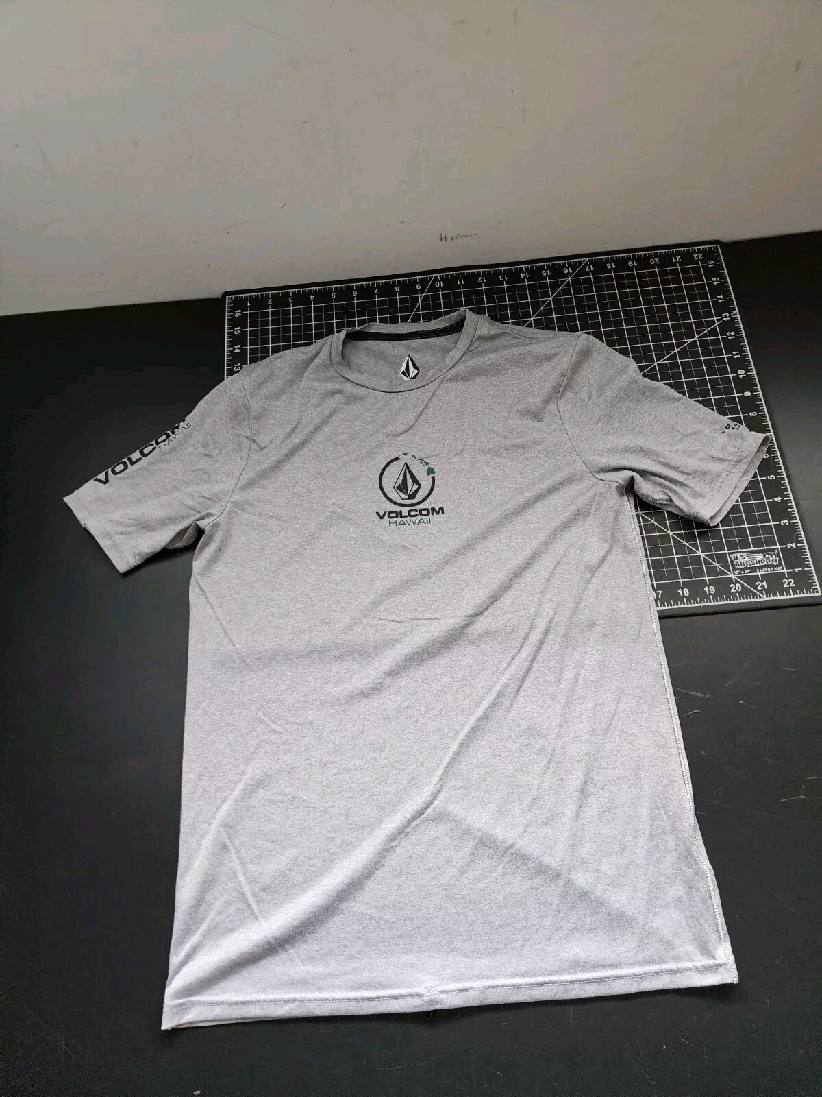 Volcom Hawaii t-shirt Men's Size S Gray Anti UV 30+UPF Grey | eBay