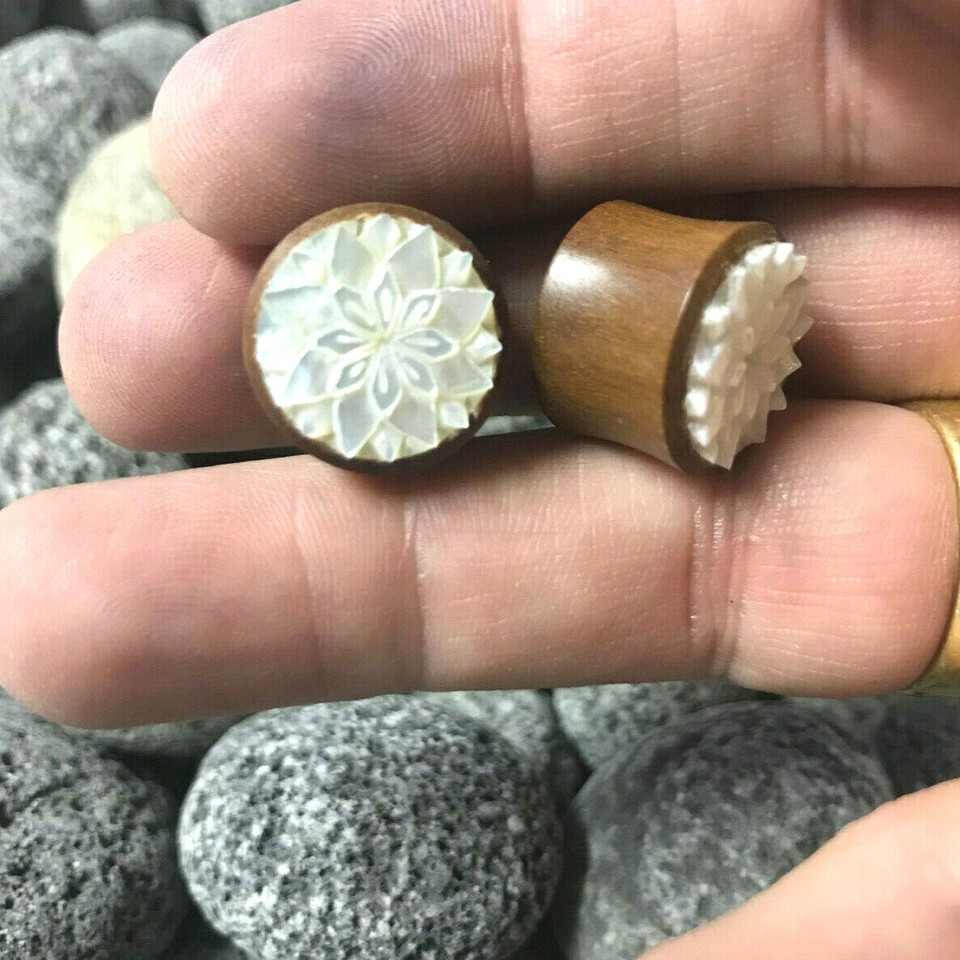 PAIR OF ROSE WOOD PLUGS CARVED FLOWER MOP SHELL PLUG GAUGES TUNNELS ...