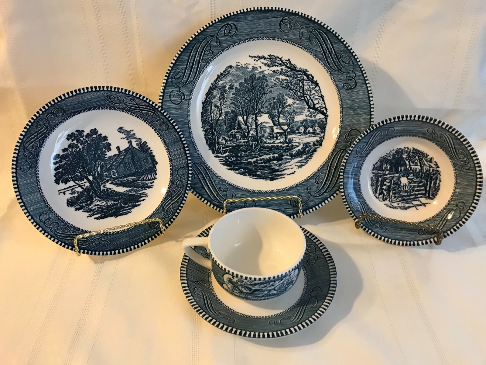 ROYAL CHINA ~ CURRIER & IVES BLUE DINNERWARE ~ 5 PIECE PLACE SETTING ...
