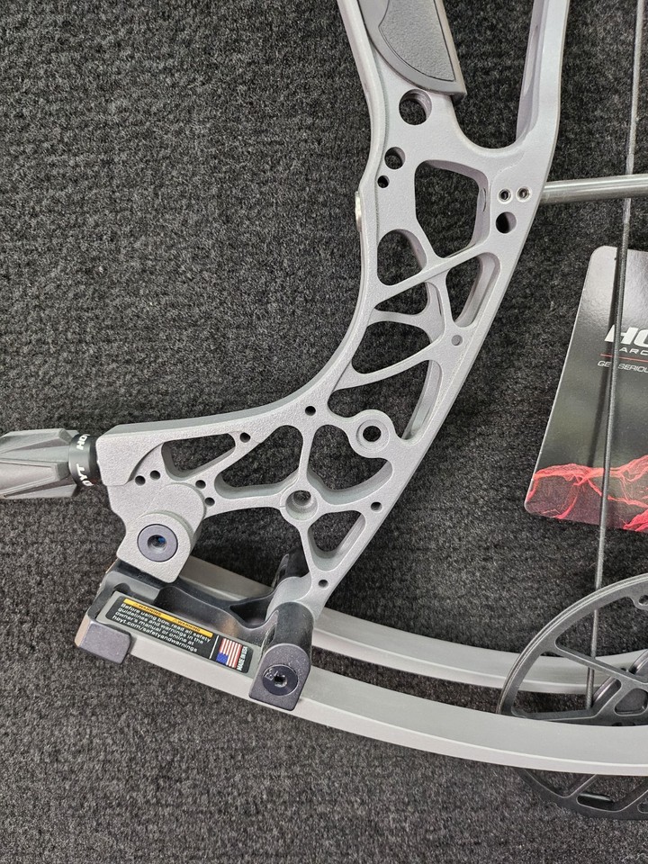 NEW Hoyt Alpha AX-2 29 Compound Hunting Bow RH Tombstone 60-70lb 27.25 ...