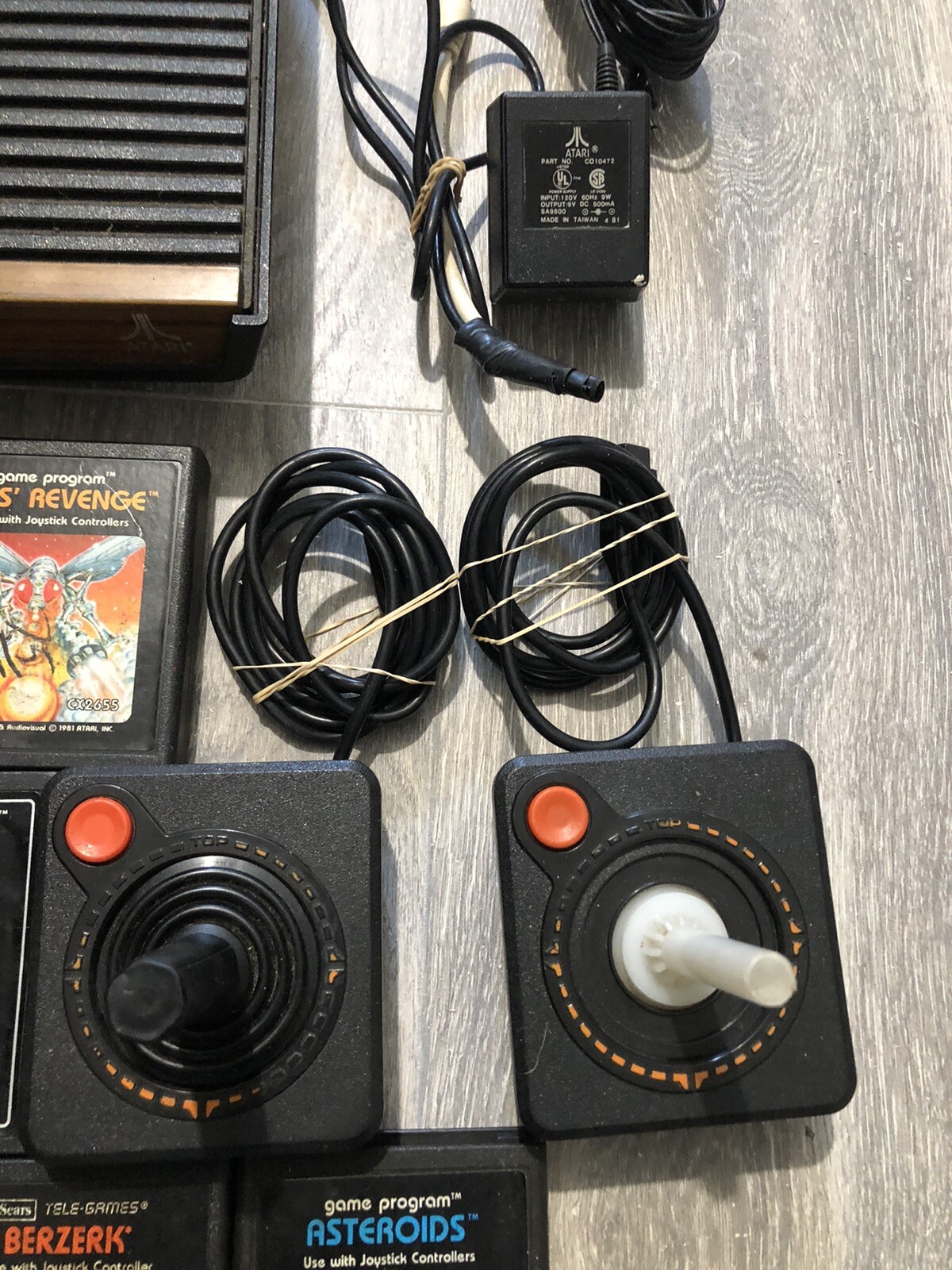 Atari 2600 VCS Console Wood Grain 9 Games Controllers Complete Untested ...