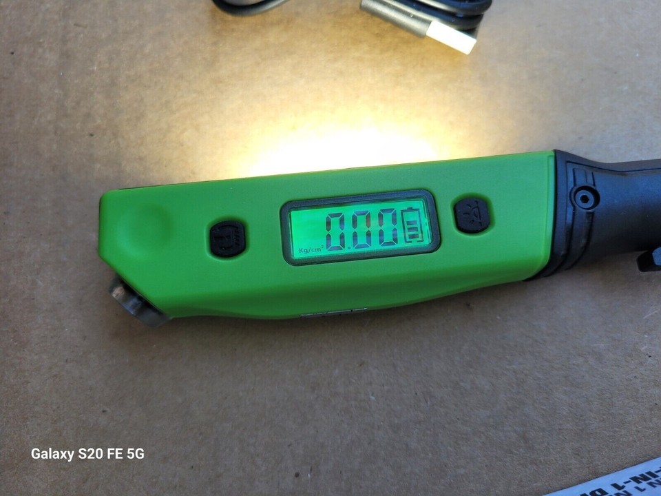 Matco Tools 2 in 1 Digital Tire Gauge With Pen Light Charge USB-C | eBay