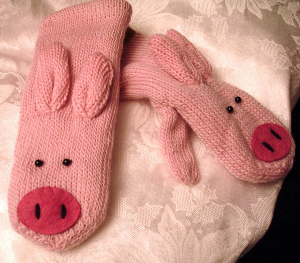 deLux PIG MITTENS puppet ADULT knit animal pigs hogs plain pink gloves ...