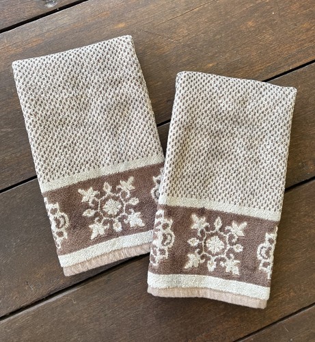 Pair Wellesley Manor Guest Fingertip Hand Towels Brown Mint Dots w ...