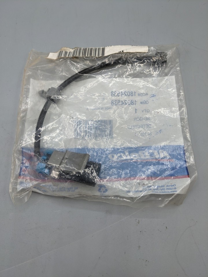 OEM # 18024538 GM General Motors OEM new REAR Disc Brake Pad Wear ...