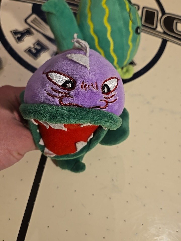 Huge lot of 24 PVZ Plants vs Zombies Plush Rare Toy Peashooter Chili ...