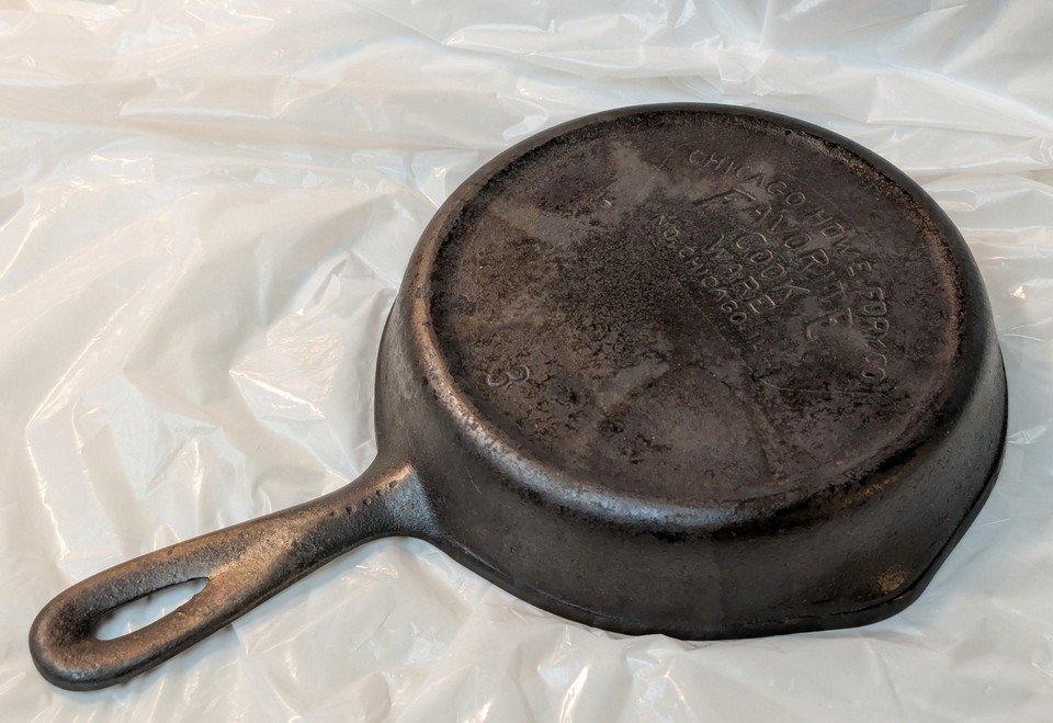 Favorite Cook Ware Chicago Hardware Foundry - Antique Cast Iron Skillet ...