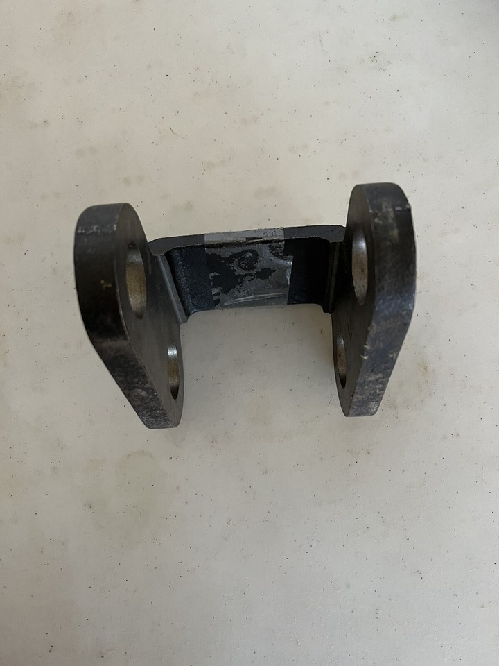 MC421505 Right Hand Front Suspension Spring Shackle Fuso Mitsubishi | eBay