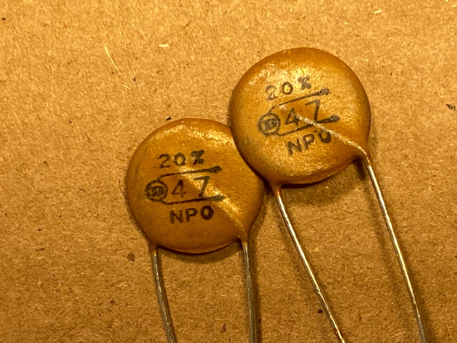 2 NOS Vintage Circle D 47 pf 1kv Ceramic Disk Amp Fizz Capacitors 1000v ...