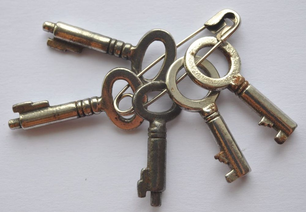 1920s Europe Interesting Bunch of 5 Vintage Small Sized Keys | eBay