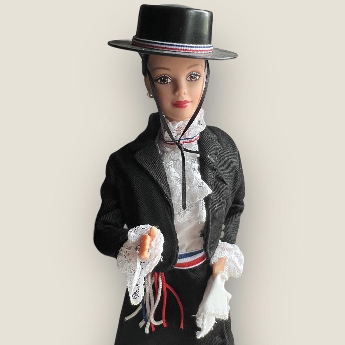 1998 Chilean Barbie Chile Dolls of the World Collection w/stand No Box ...