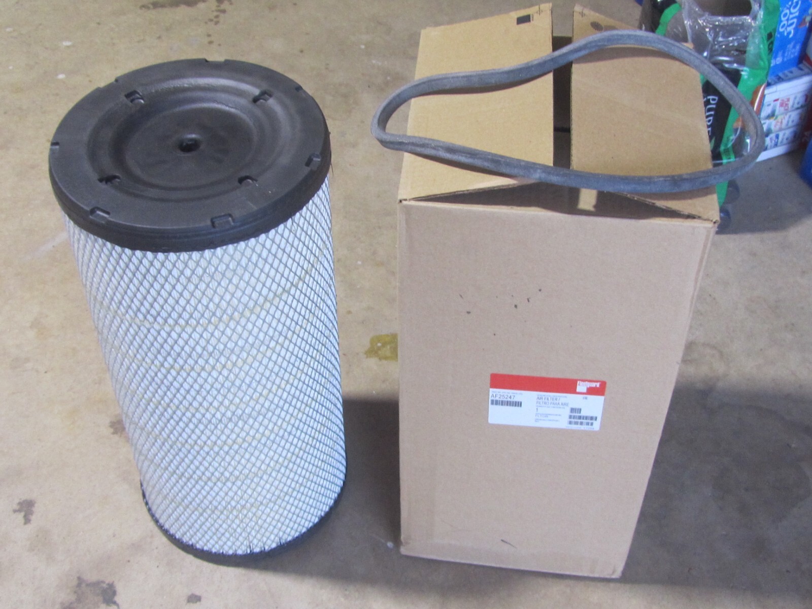 FLEETGUARD AF25247 - Air filter cross reference