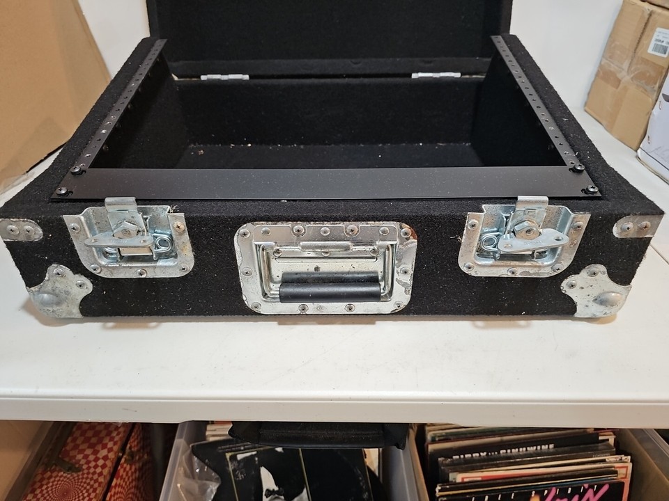 Odyssey Carpeted Case for CDJ DJ CD Player Mixer Rack Mount 22"×17"×5 ...