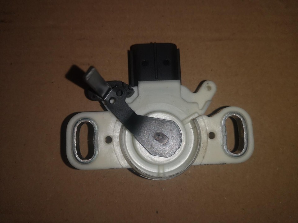 TOYOTA PRIUS MK3 XW30 2009 - 2015 BRAKE PEDAL SENSOR 55661 89510-2041 ...