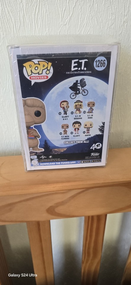 Funko Pop! Movies: E.T. The Extra-Terrestrial #1266 E.T With Candy ...