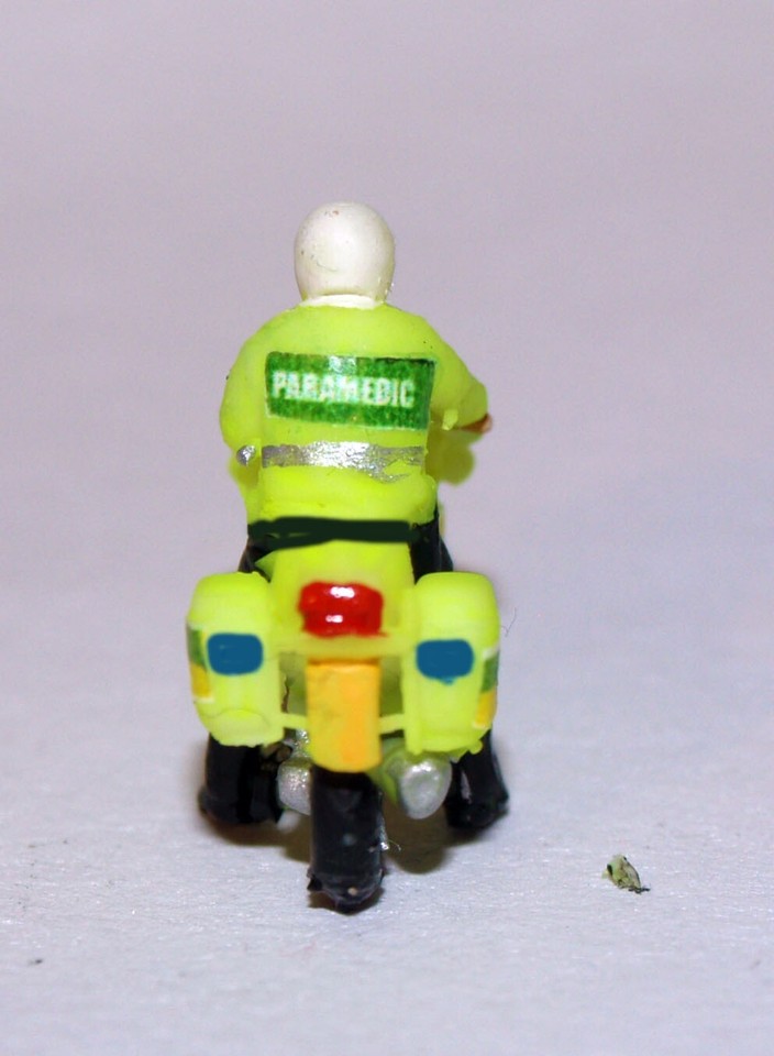00 Gauge 1:76 Resin Hand painted figure's Paramedic NHS Motorcycle ...