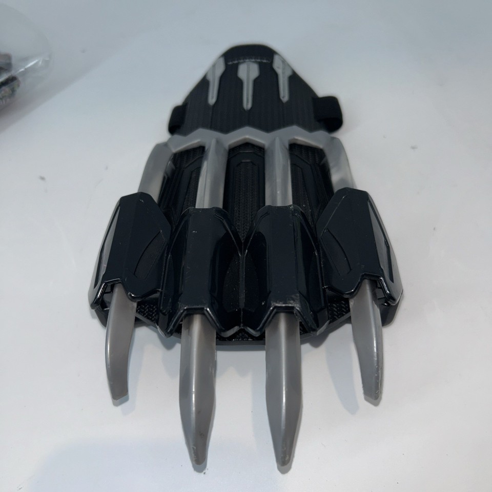 Black Panther Retractable Claw Hasbro Marvel Avengers | eBay