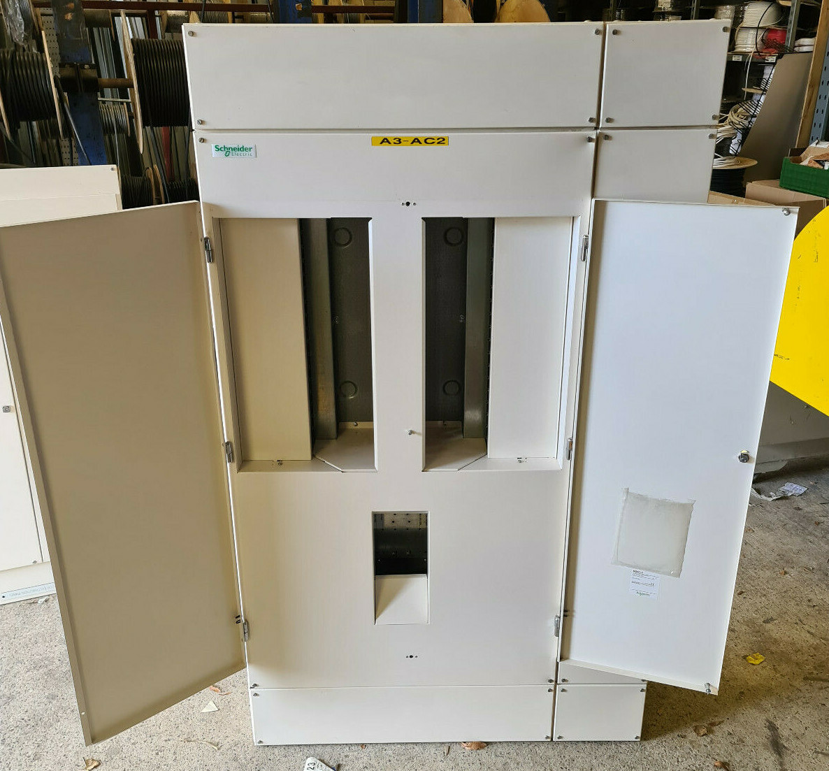 SCHNEIDER 630A MCCB BOARD 12 WAY PANEL BOARD POWERPACT 400A / 630A ...