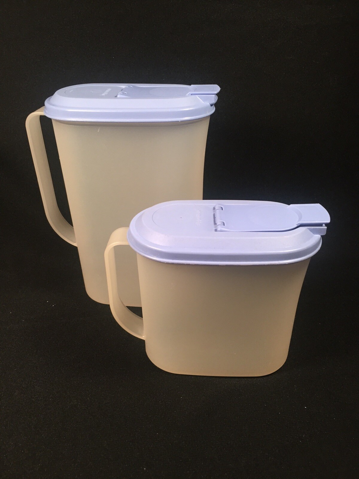 Lot 2 Tupperware 1 & 2 L Beverage Pitchers Sheer blue lids slim oval ...