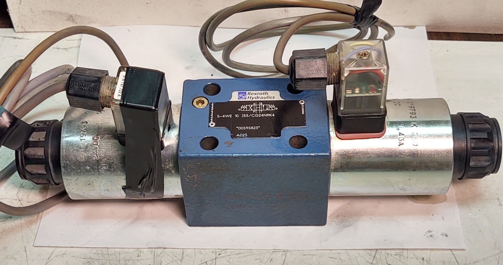 Rexroth D05 24 VDC Hydraulic Control Valve 5-4WE-10-J33/CG24N9K4 Arburg ...