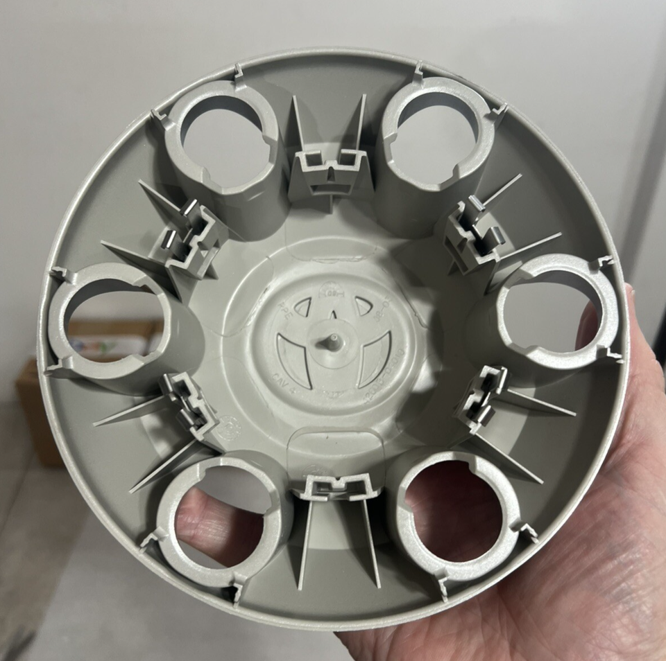 2005 -22 OEM Toyota Tacoma center cap 4260B-04010, fits 16"-5 spoke ...