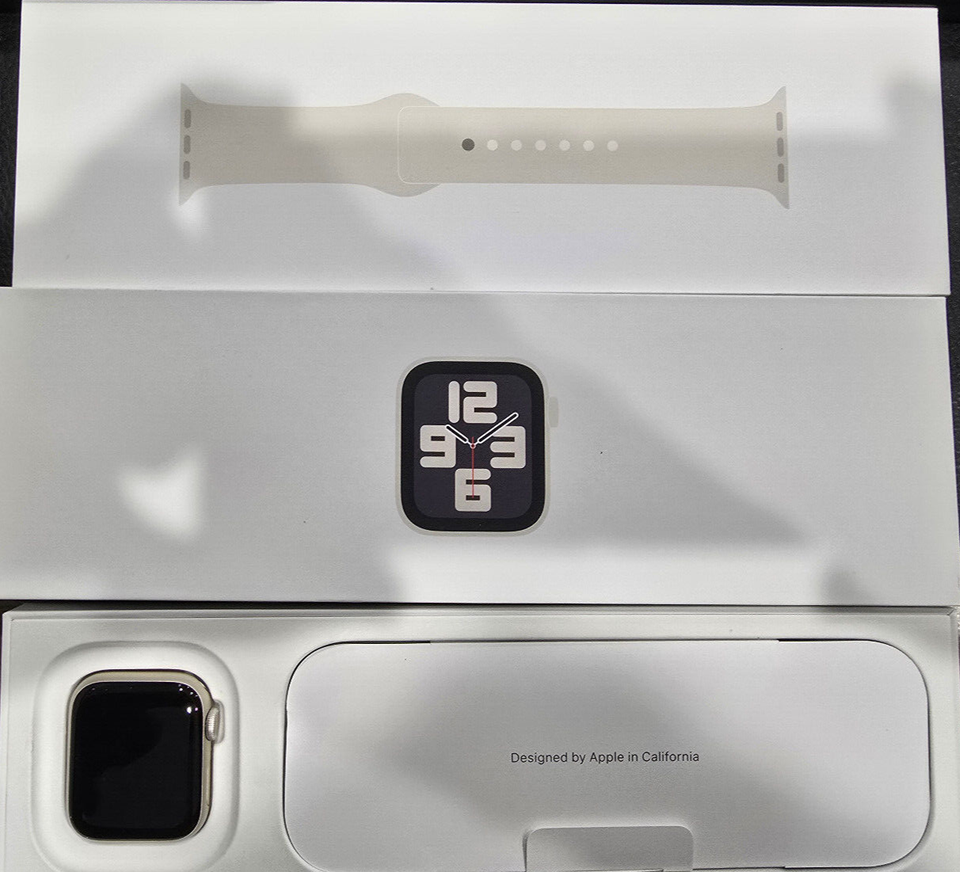 Apple Watch SE 2nd Gen 40mm GPS Starlight w/ Starlight Sports Band S/M ...